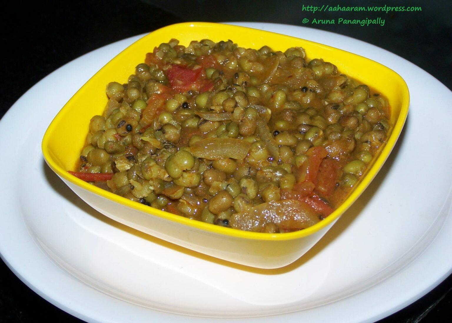 Moong Bhaji (Green Gram Curry/Pesalu Koora) - ãhãram