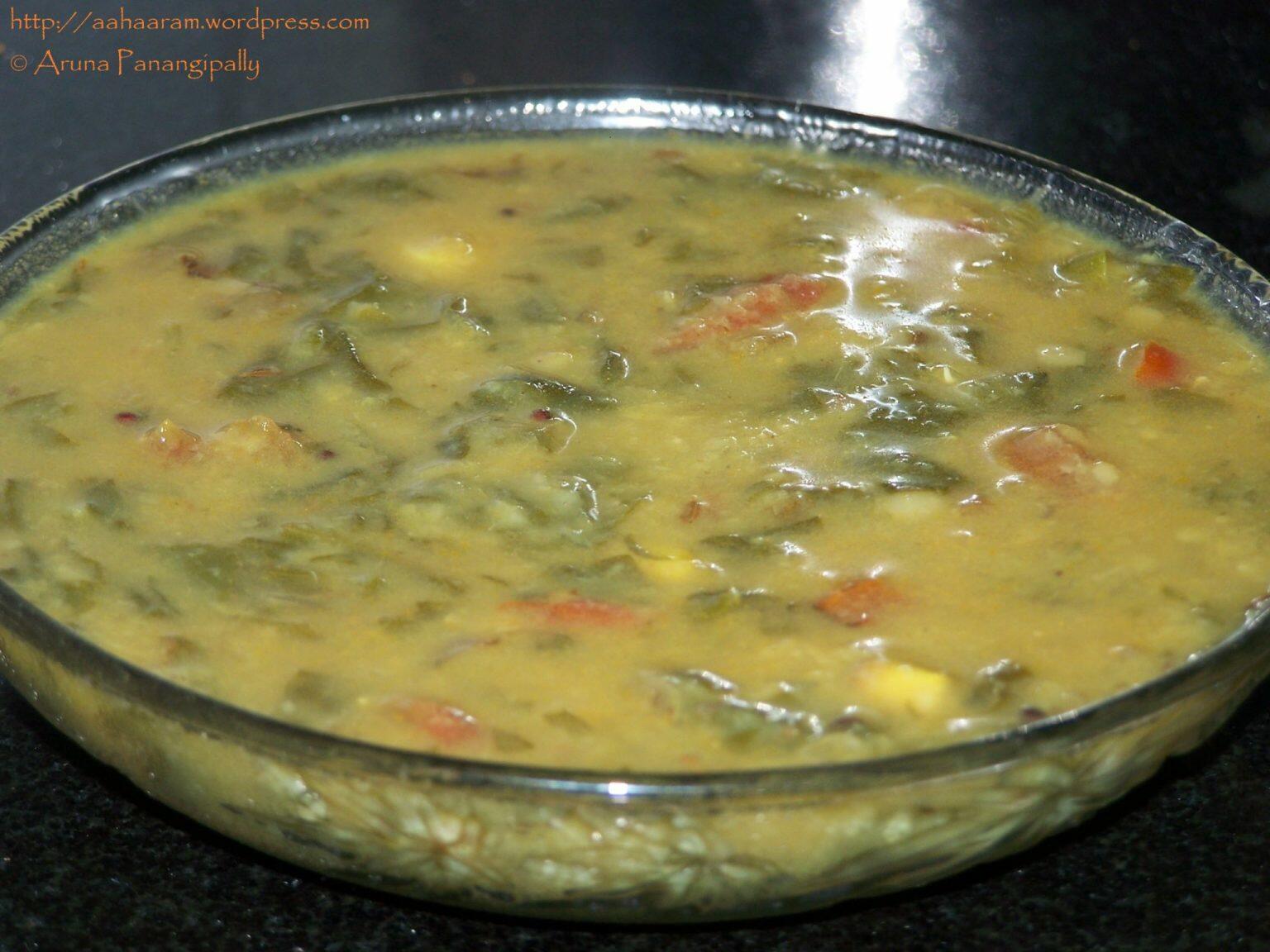 Paala Koora Pappu (Lentils with Spinach & Tomato, Palak ki Dal) - ãhãram
