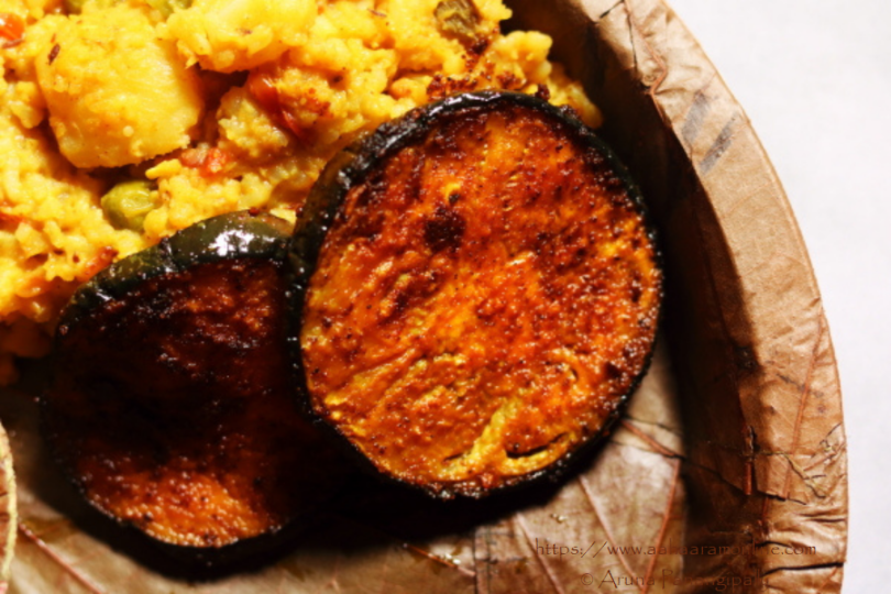 Begun Bhaja | Bengali Pan-fried Brinjals - ãhãram