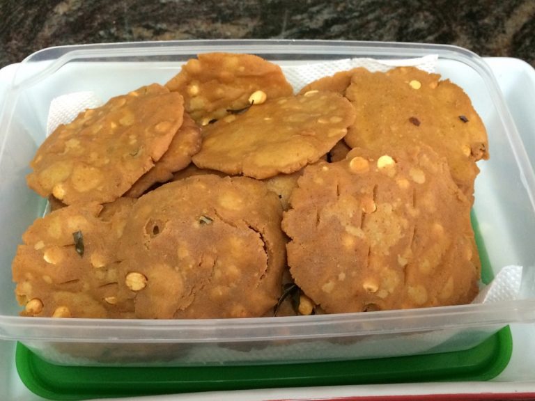 Chekkalu or Thattai - Diwali Recipe by Aparna Sitaraman - ãhãram