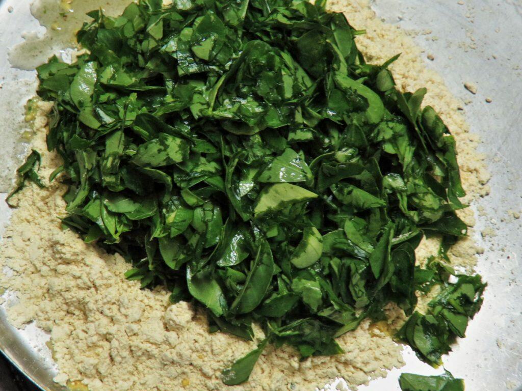 Steamed Methi Muthiya: A Healthy Delicious Snack from Gujarat - ãhãram