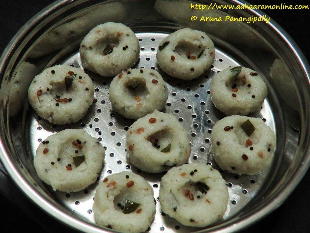Undi | Oondi | Pundi Gatti: Steamed Seasoned Rice Rava Dumplings