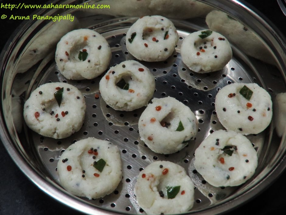 Undi | Oondi | Pundi Gatti: Steamed Seasoned Rice Rava Dumplings