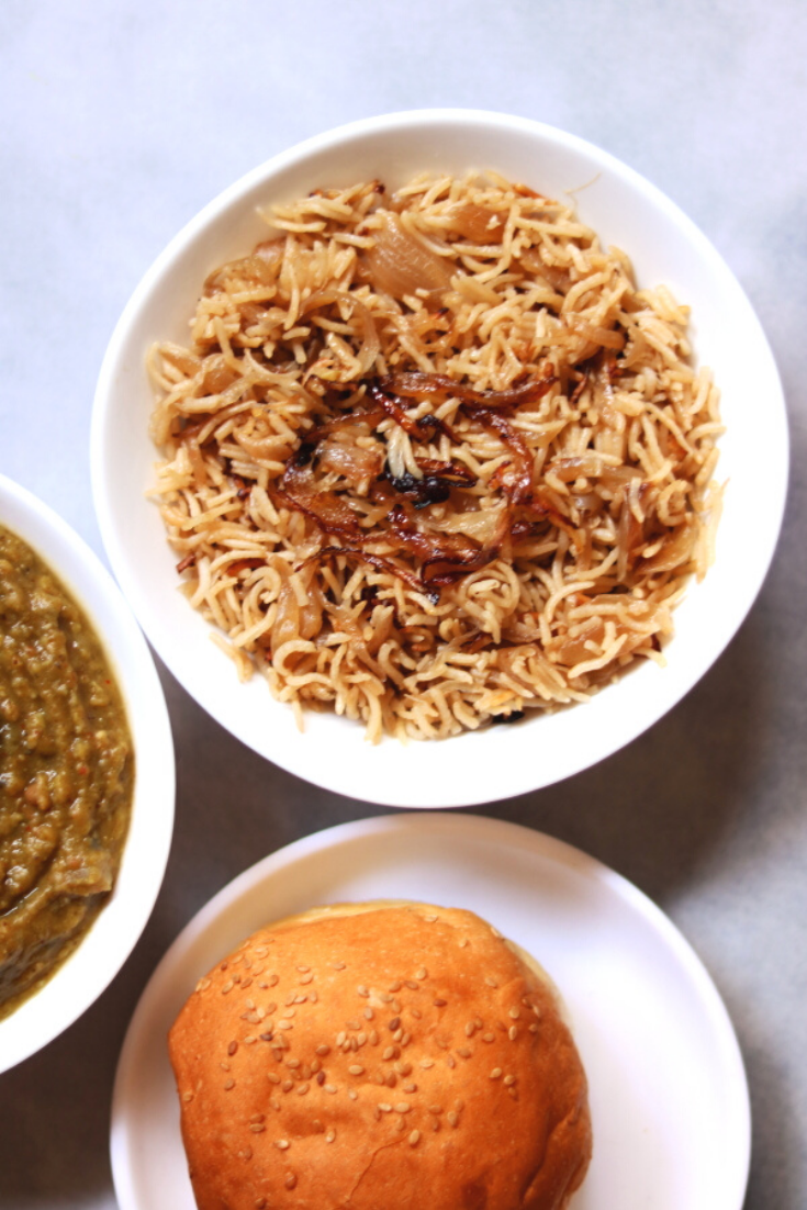 Parsi Brown Rice: Rice with Caramalized Onions - ãhãram