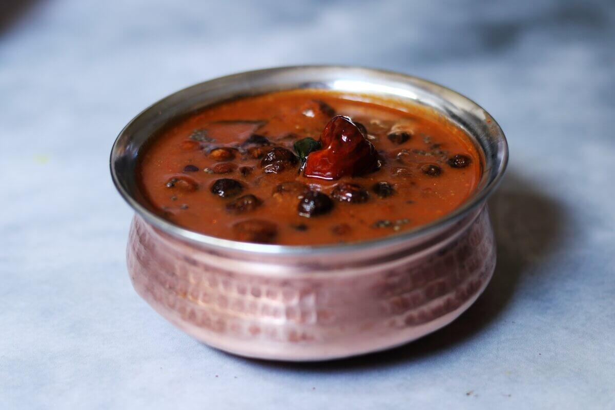 Sundakkai Vatha Kuzhambu (Vathal Kulambu): No Onion, No Tomato
