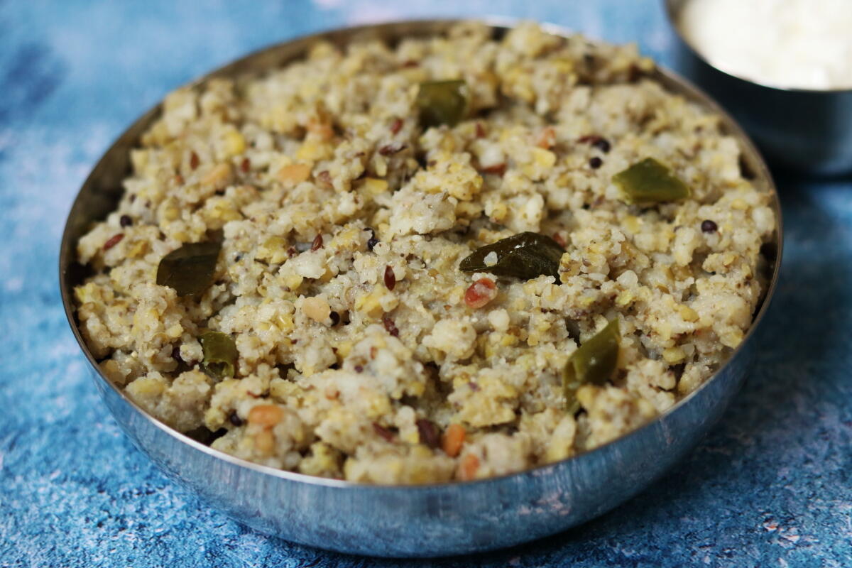 Pesara Biyyam Nooka Upma | Whole Moong and Rice Rava Upma
